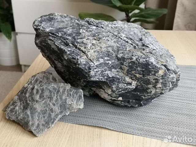 Красивый камень для аквариума новый