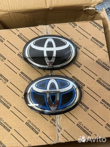 Эмблема решетки радиатора Toyota Camry V70 Rav4 50 купить в Москве ...